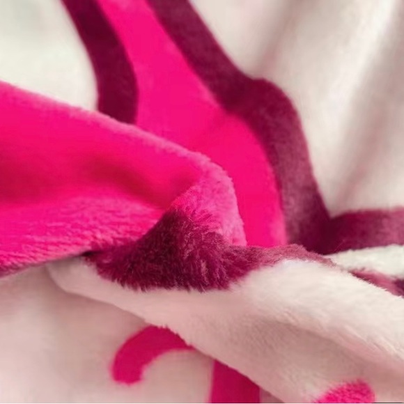 Hello Kitty | Bedding | New Hello Kitty Candy Design Blanket Free Gift ...